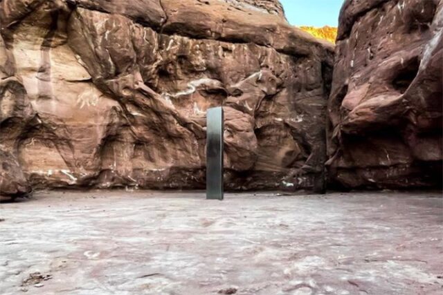 Monolith in the Utah desert, partially revealed mystery (no UFO)