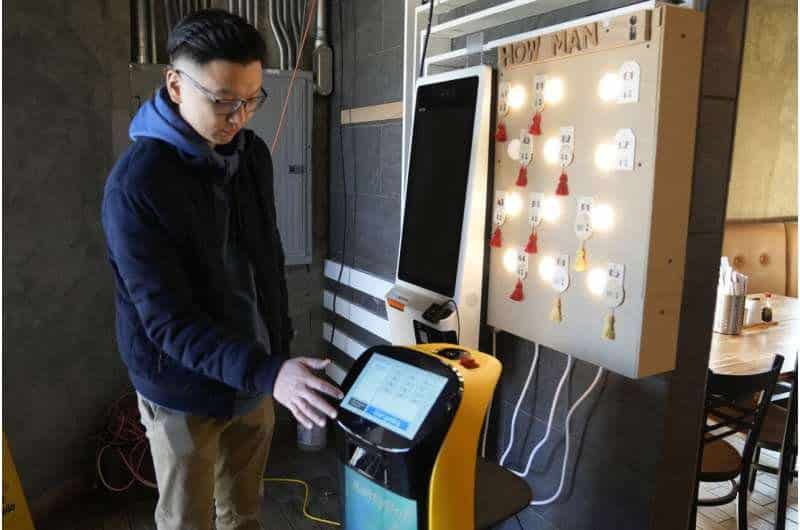 L'invasione dei camerieri robot: il futuro dei ristoranti? | Futuro ... L'invasione dei camerieri robot: il futuro dei ristoranti? | Futuro ...